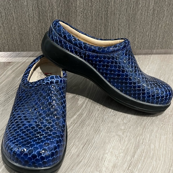 Algeria | Shoes | Earth Blue And Black Mules With Metallic Sheen ...